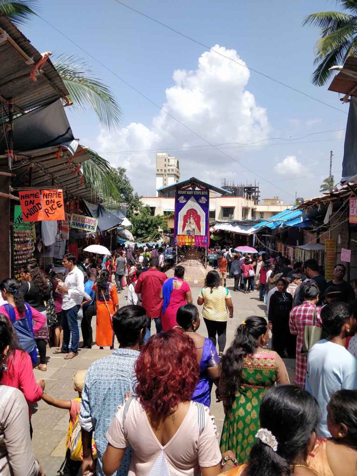 Pictures: The Bandra Fair - Bandra Buzz